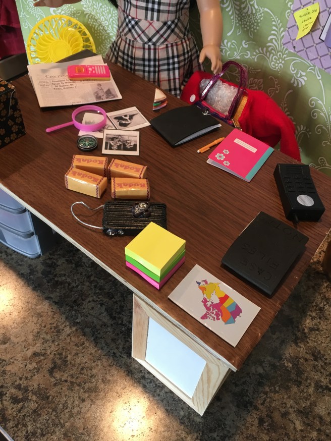 KIT’S REPORTER SET | Faking It Mostly