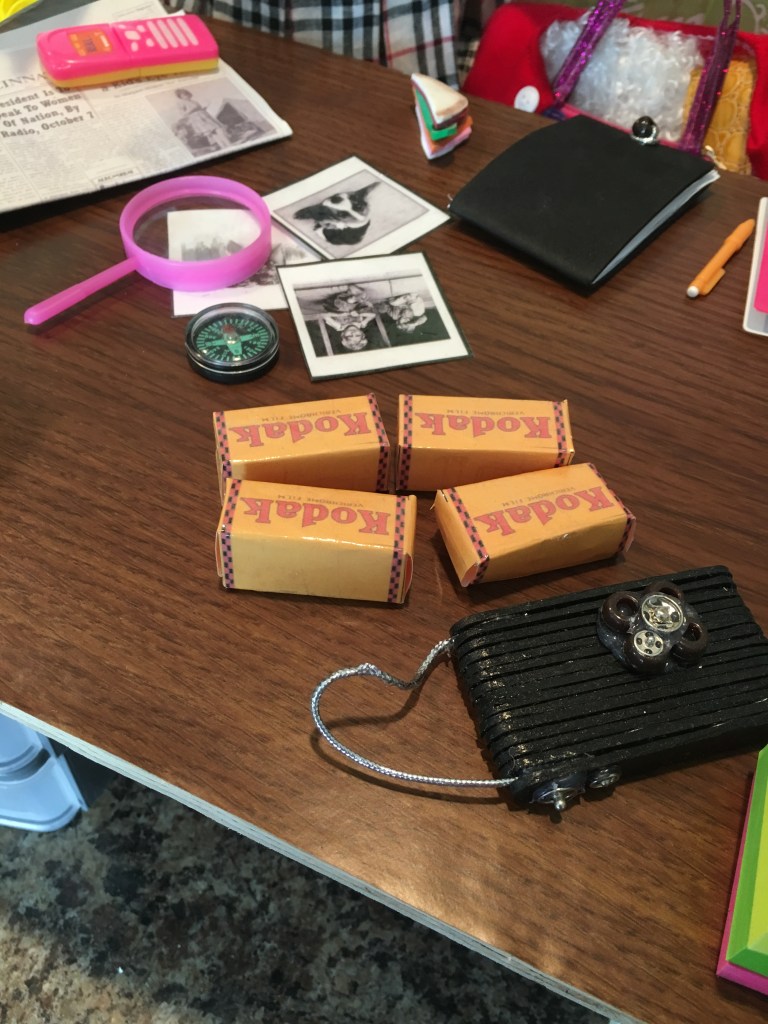 KIT’S REPORTER SET | Faking It Mostly